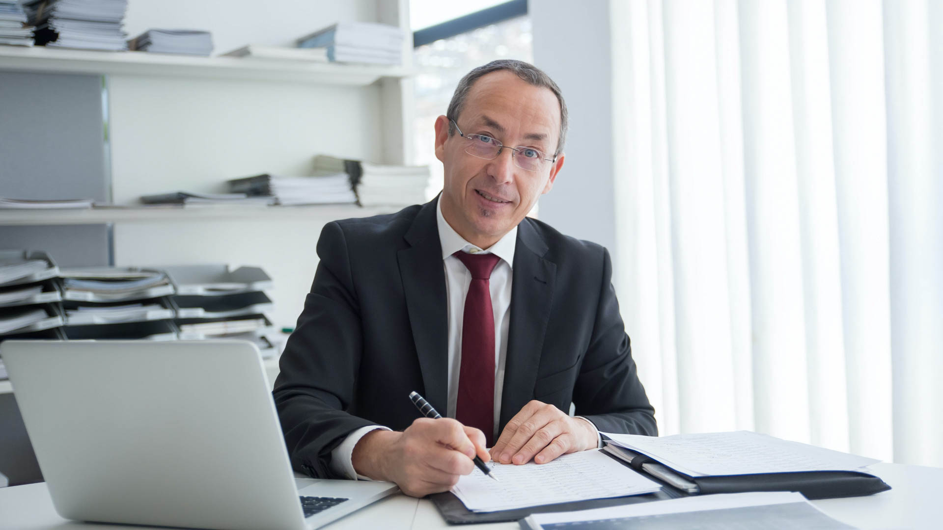 What is Teamwork: Key Benefits and Importance Explained